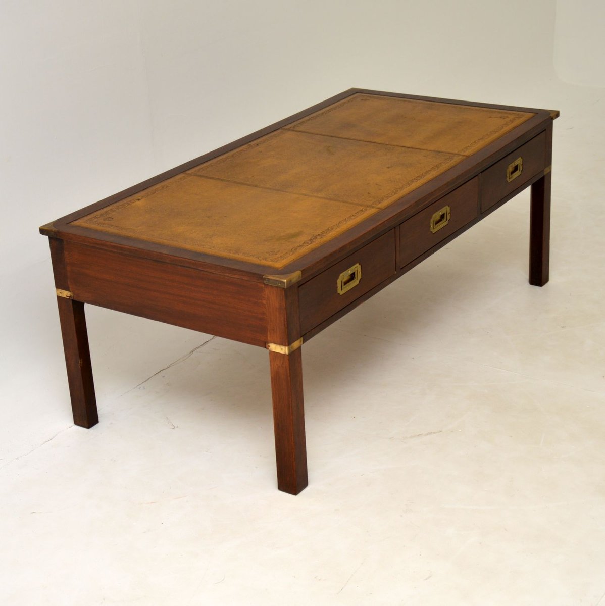 Antique Military Campaign Style Coffee Table bei Pamono kaufen