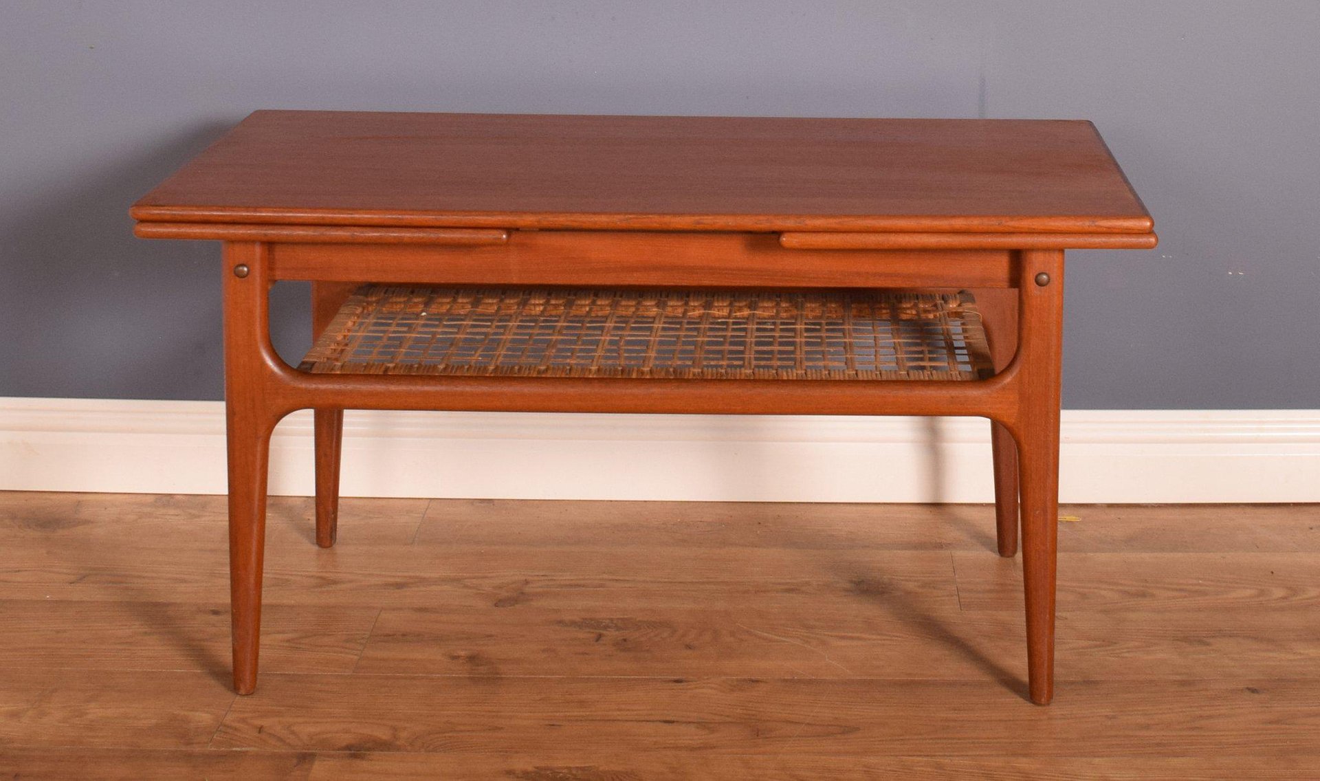 Teak Danish Trioh Extendable Coffee Table, 1960s bei Pamono kaufen