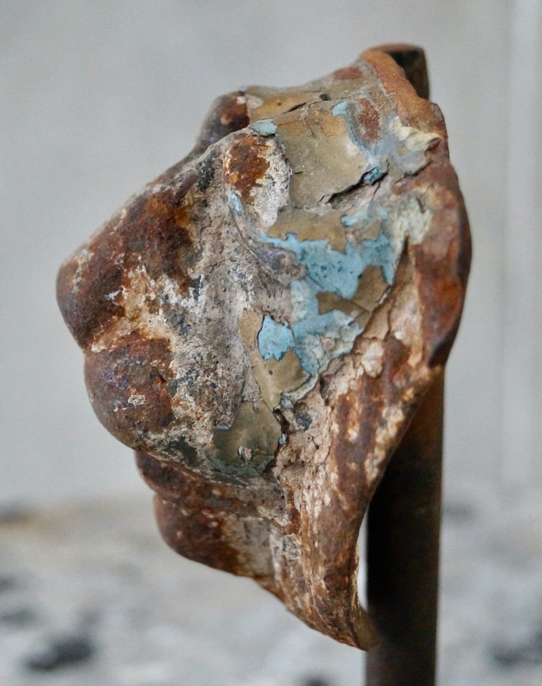 Georgian Cast Iron Lion Mask on Stand for sale at Pamono