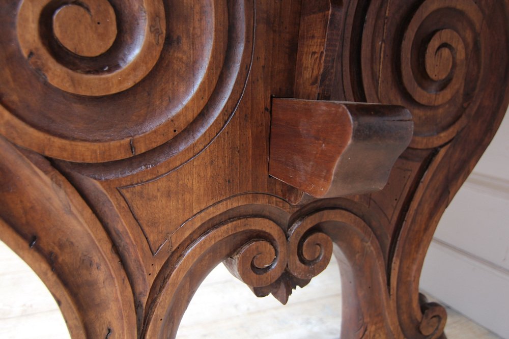 Italian Neo-Renaissance Desk in Walnut, 19th Century for sale at Pamono
