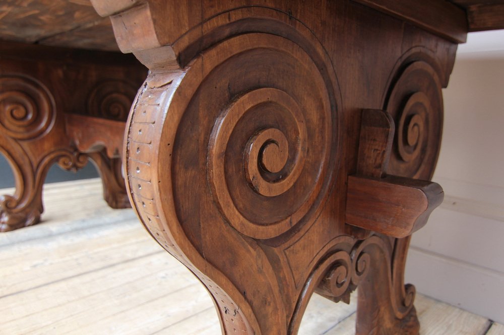 Italian Neo-Renaissance Desk in Walnut, 19th Century for sale at Pamono