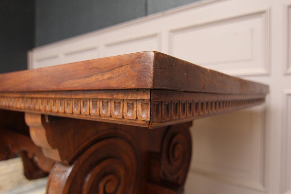 Italian Neo-Renaissance Desk in Walnut, 19th Century for sale at Pamono