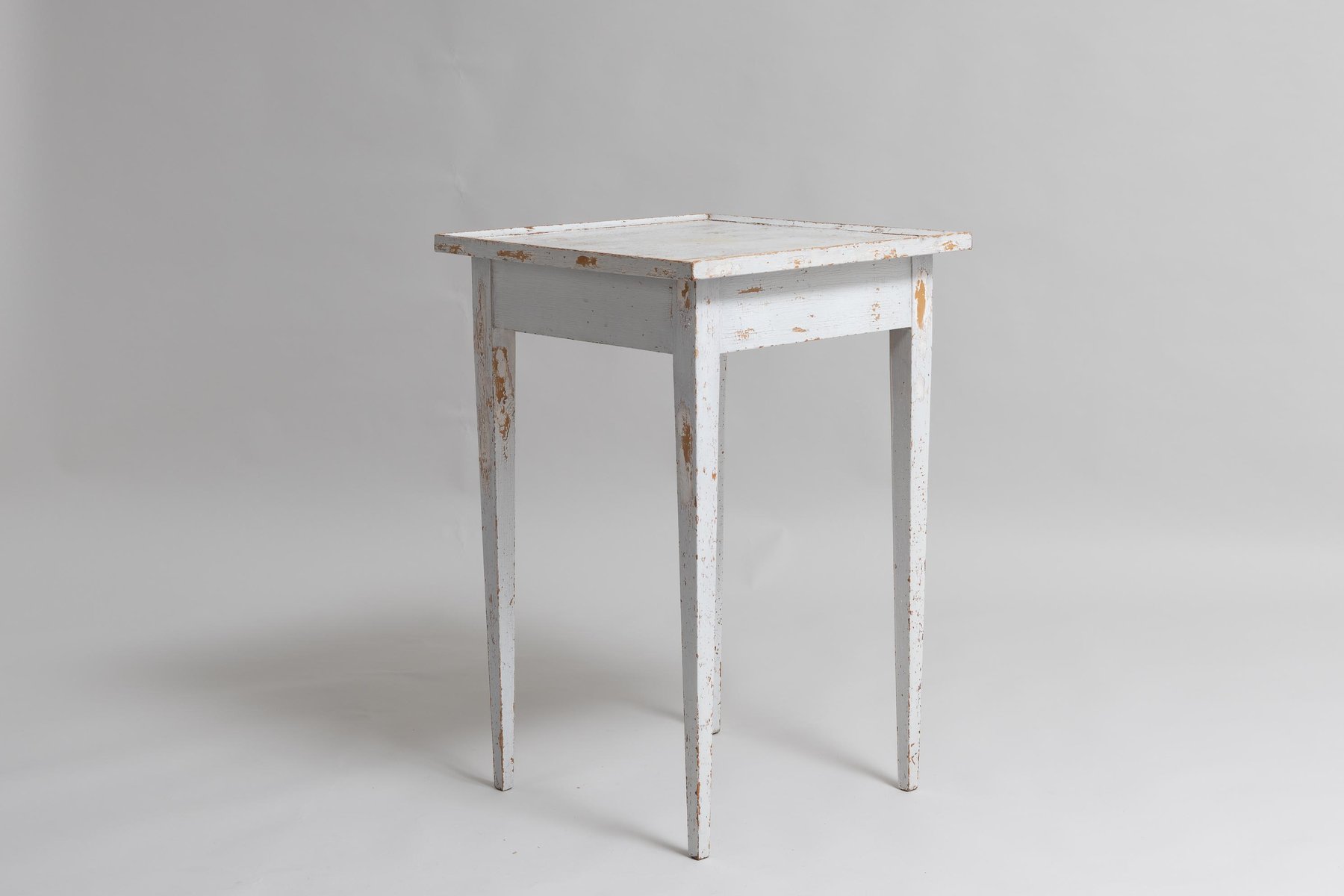 19th Century Small Swedish White Gustavian Side Table for sale at Pamono