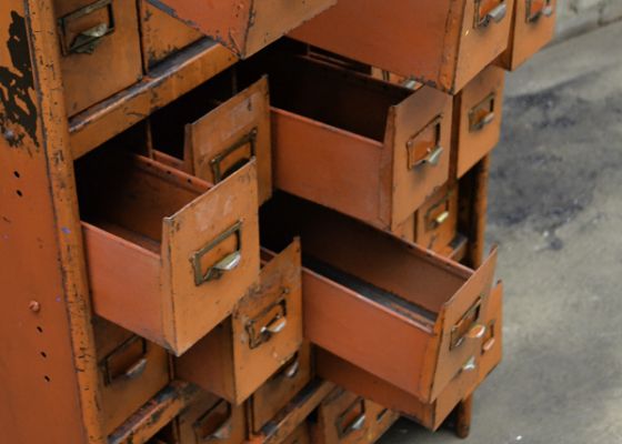 Industrieller Schrank von Roneo, 36 Fächer bei Pamono kaufen