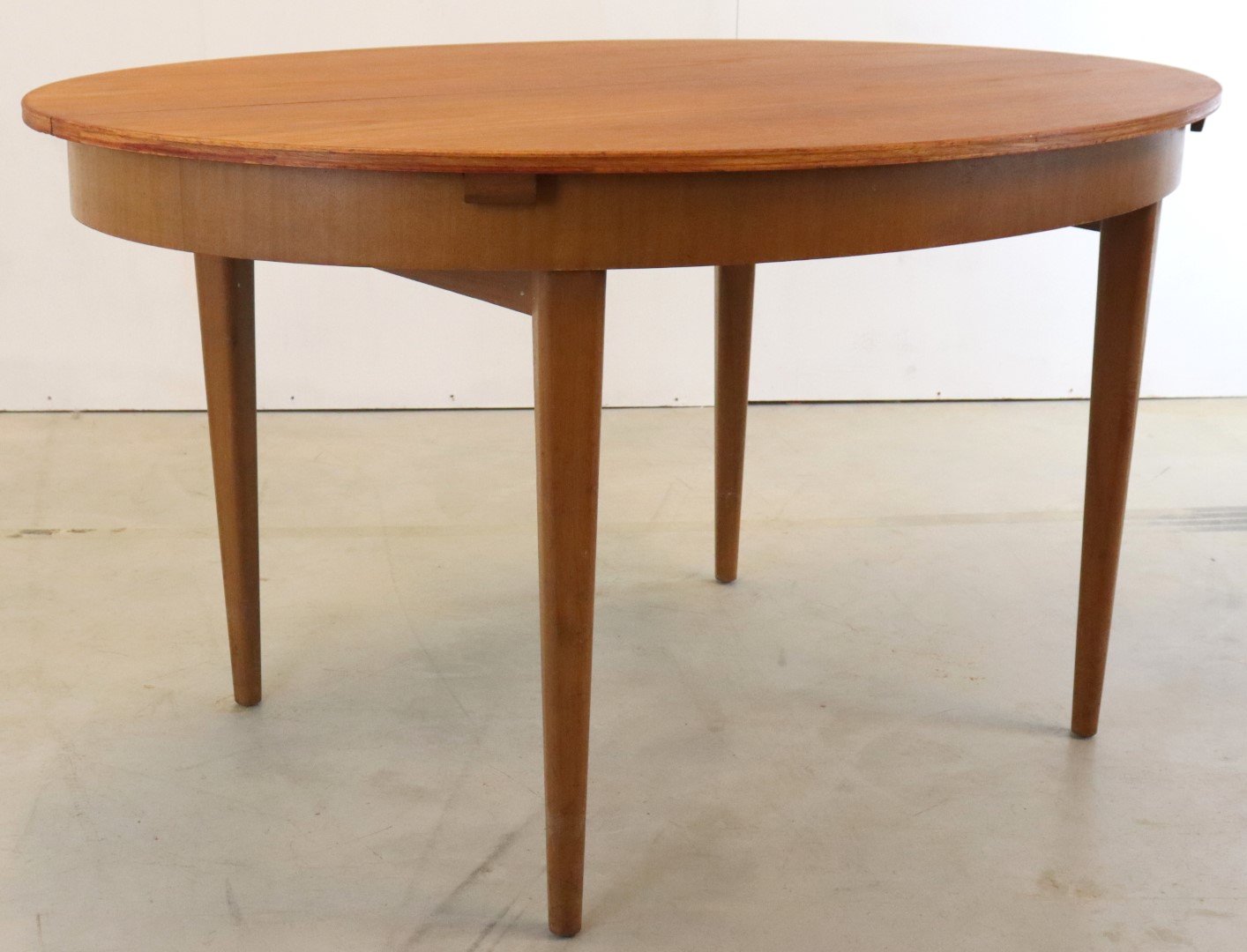 Vintage Oval Dining Table in Veneer for sale at Pamono